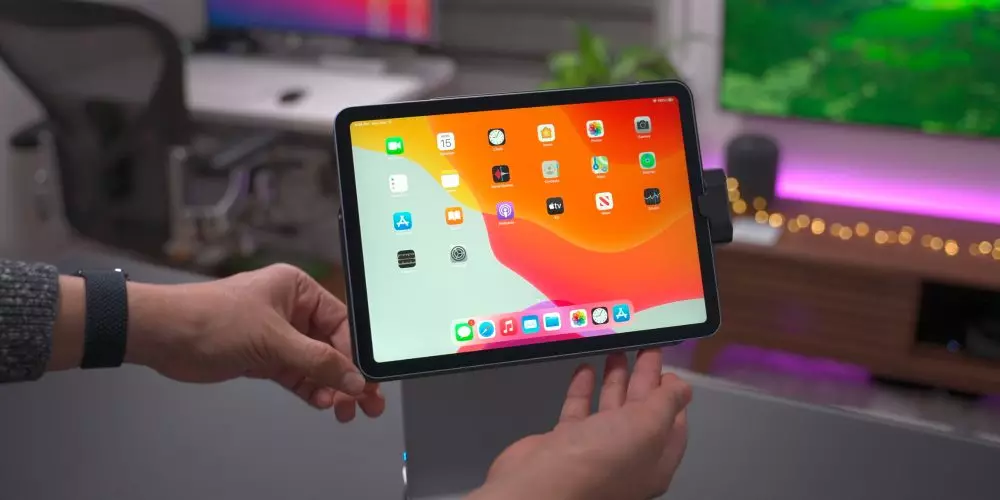 Tukaj je tisto, kar vemo o Applovih govoricah o načrtih za OLED iPad 10781_3