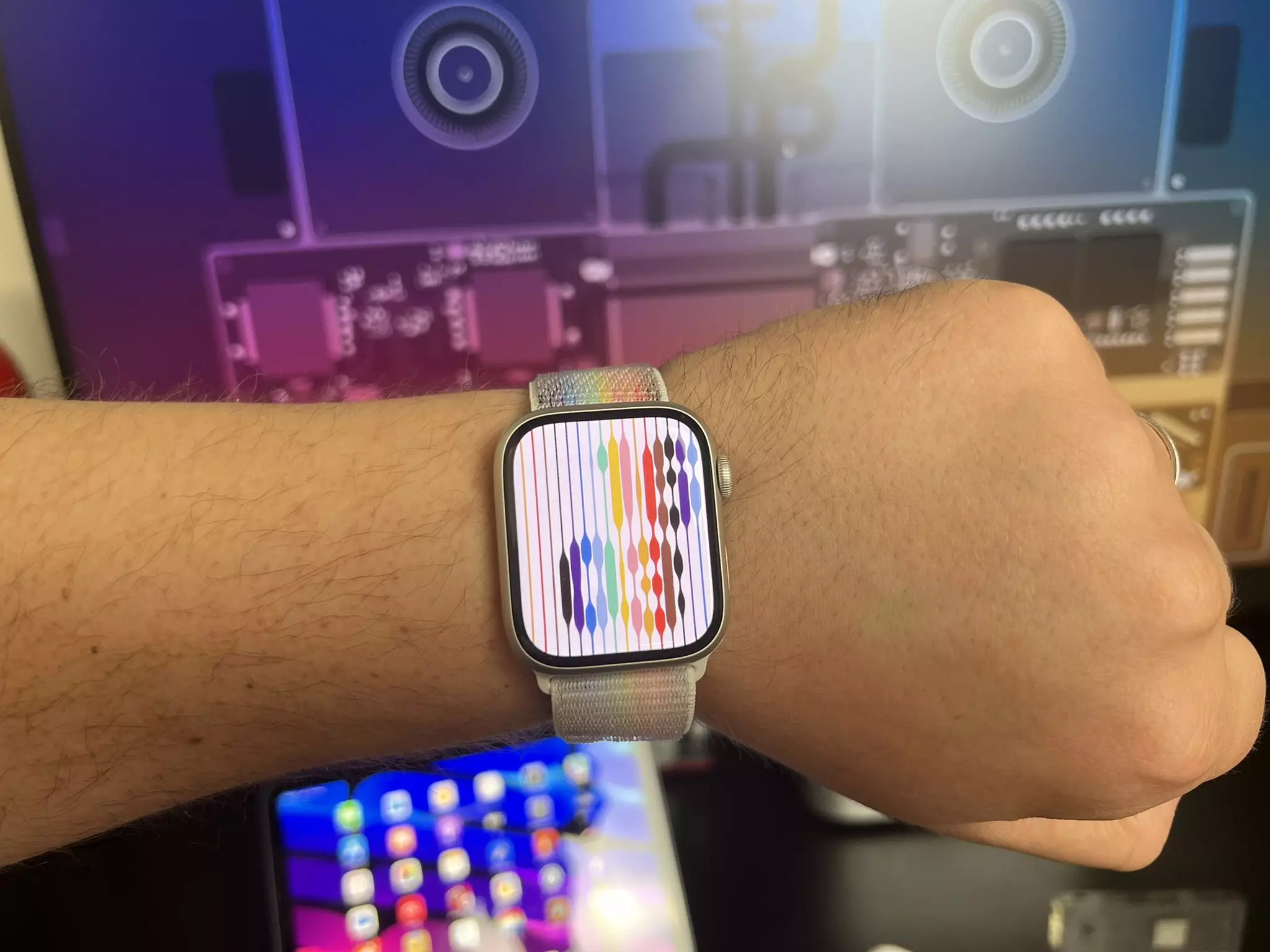 Най-новите ленти и лица на Apple Watch Pride, показани в началото на практическия опит 1127_2