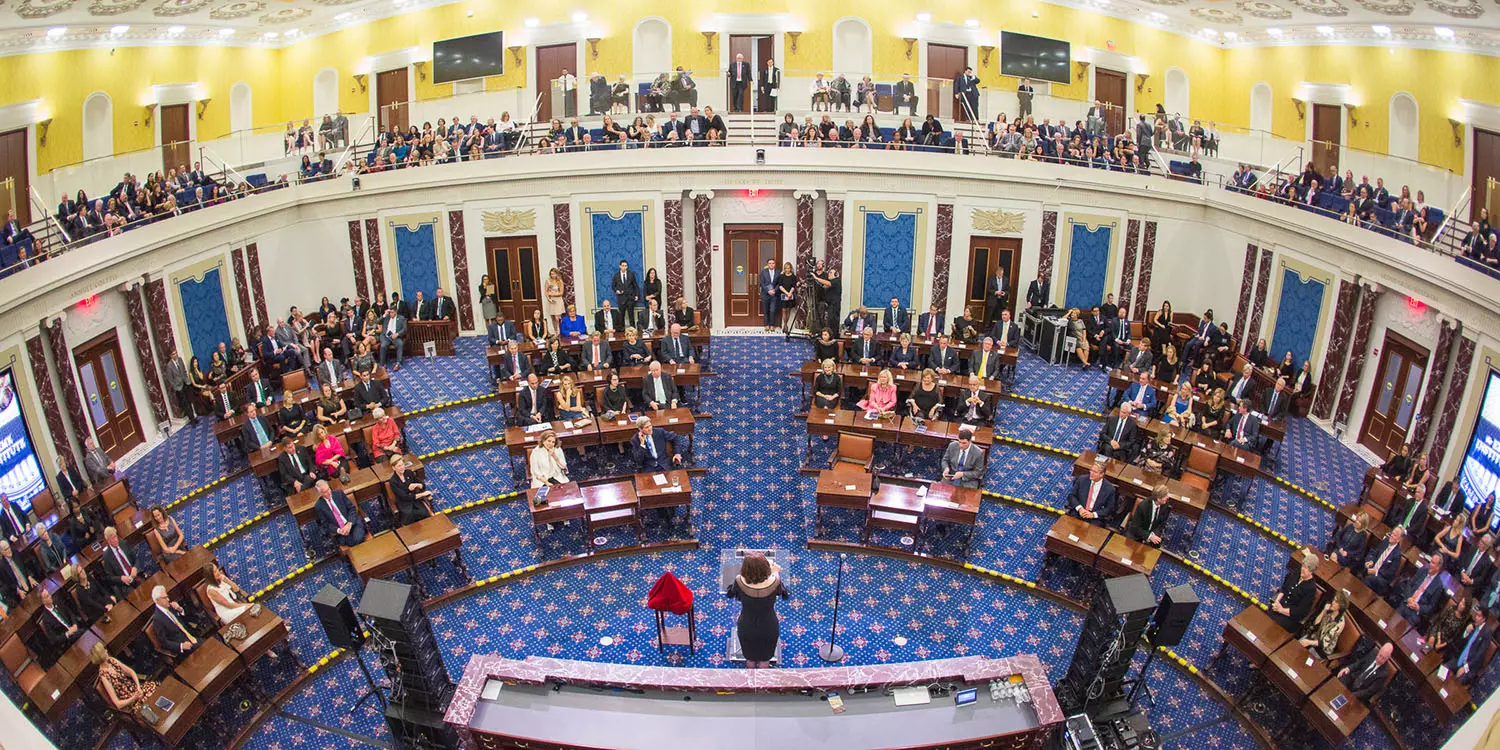 Senado antimonopolio | Senado en sesión