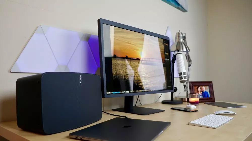 Жаңы LG 5K UltraFine дисплей моделдери зымсыз кирүү чекиттеринин жанында, анын ичинде роутерлердин жанында туура иштешет 12325_1