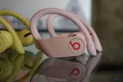 Tinatalo ang mga kulay ng Powerbeats Pro0014