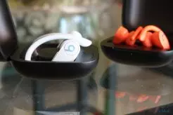 Tinatalo ang mga kulay ng Powerbeats Pro0009