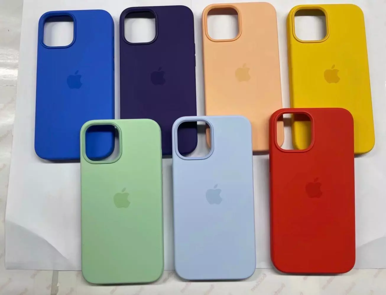 Fotos vazadas revelam mais novas cores para as capas Spring iPhone 12 MagSafe 13894_1