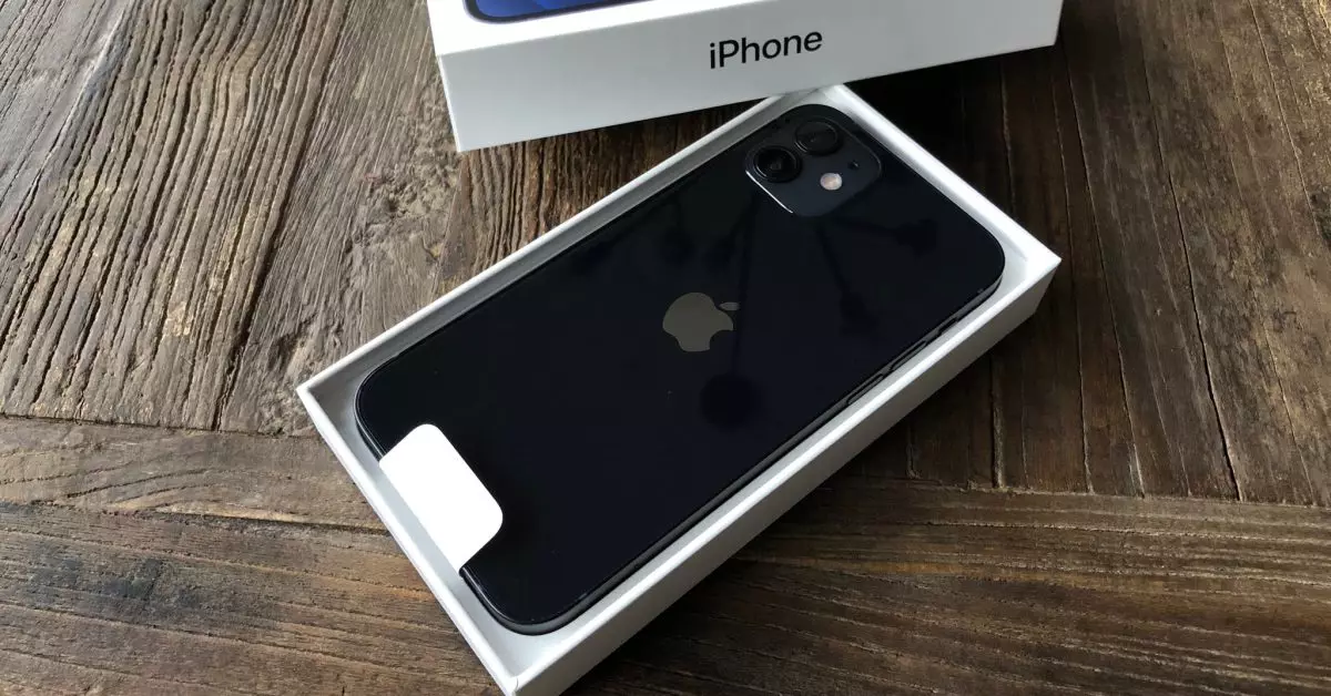 Thawj iPhone 12 thiab iPhone 12 Pro kev xaj ua ntej pib tuaj txog rau cov neeg siv khoom thoob ntiaj teb