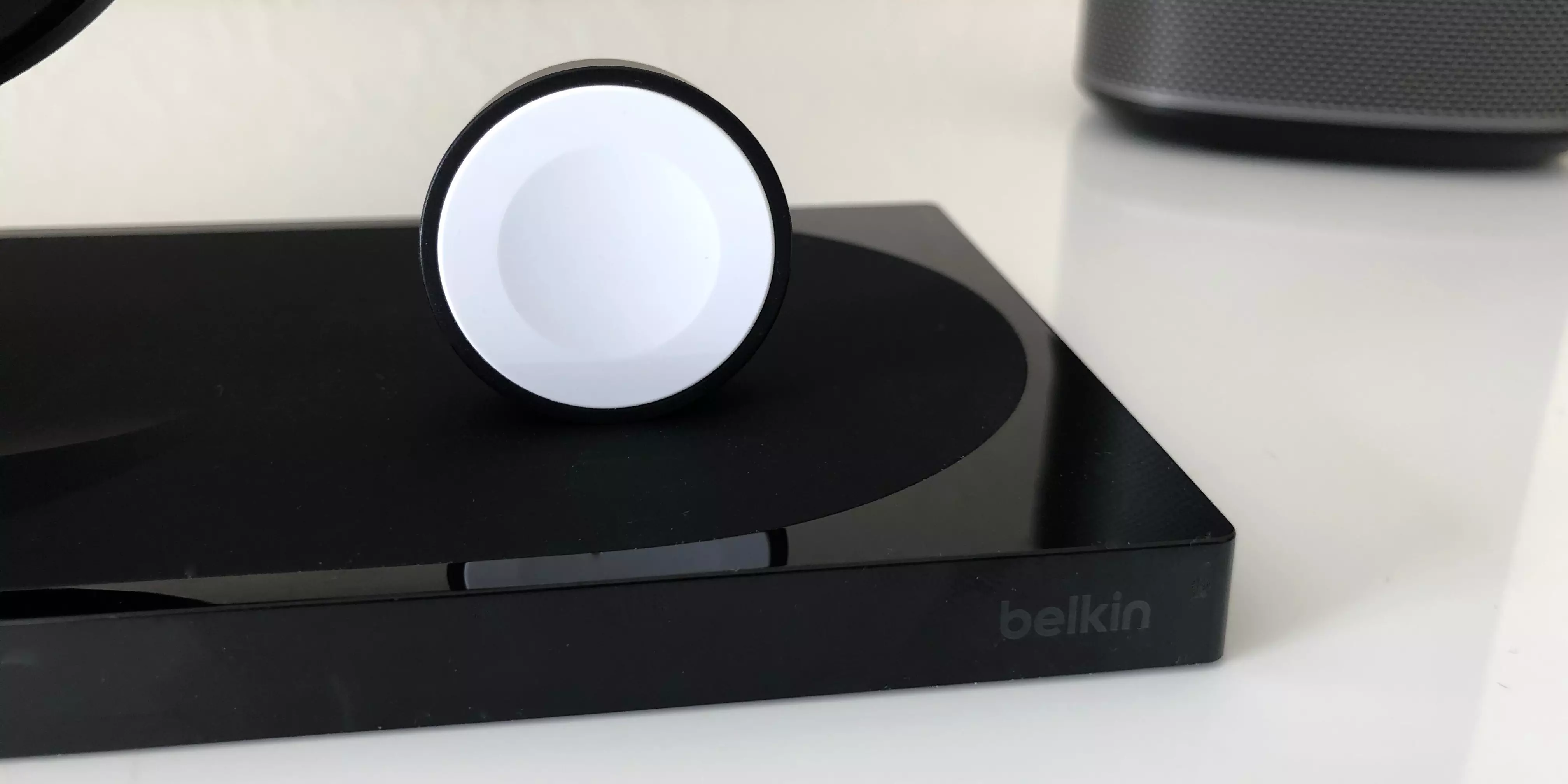 Belkin AirPower sendrata ŝargilo