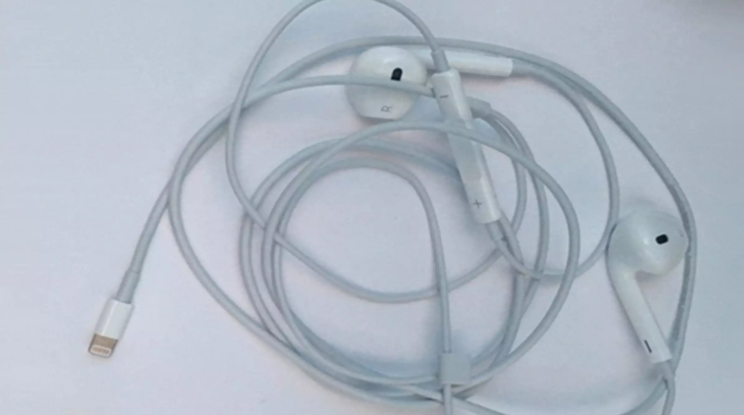 Ọkụ ọkụ-Earpods-ụlọ ahịa foto