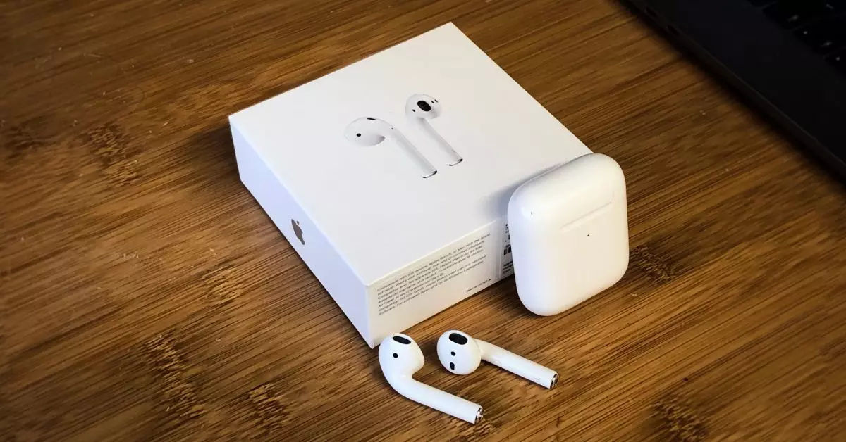 AirPods 2 ידיים על: האוזניות האלחוטיות הטובות ביותר של iPhone משתפרות