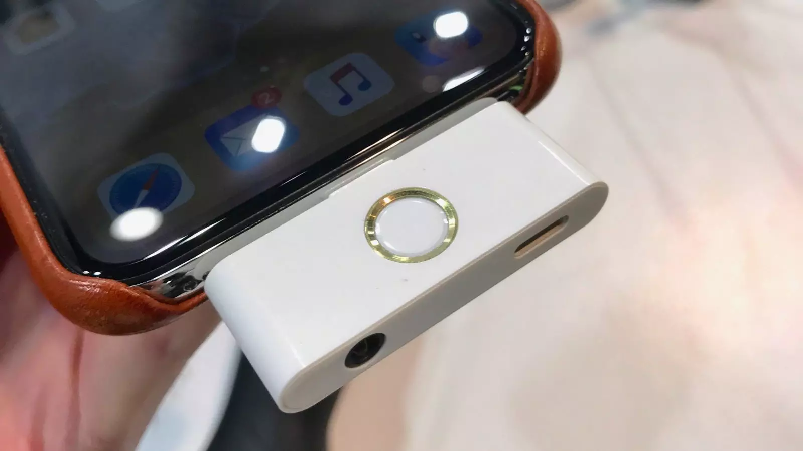 CES 2018: Ang kamangha-manghang mundo ng kakaibang knockoff na mga accessory ng Apple 14728_1