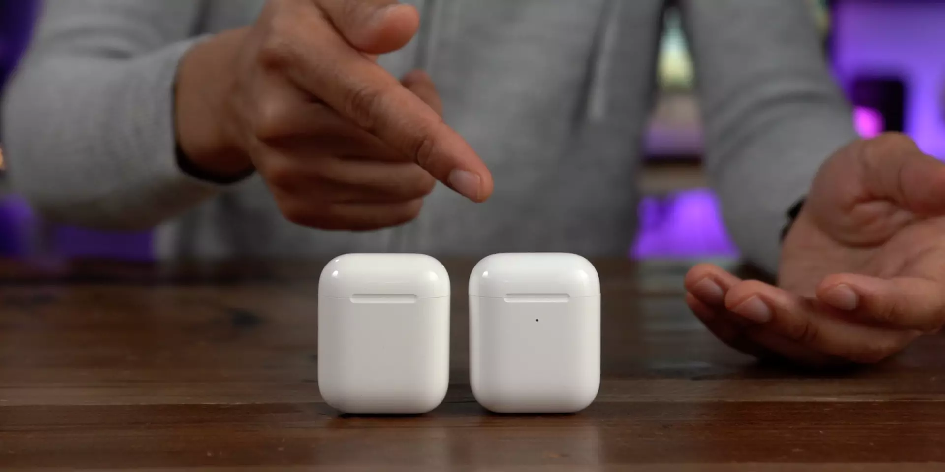 حقيبة شحن AirPods السلكية مقابل علبة الشحن اللاسلكي