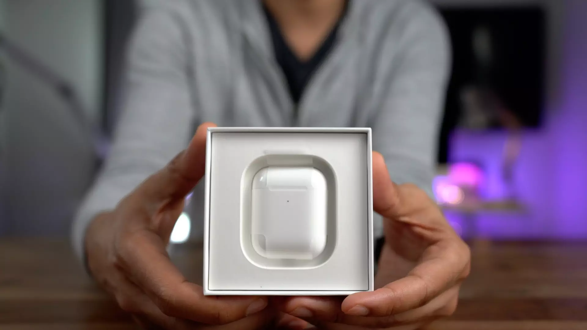 AirPods Unboxing සඳහා රැහැන් රහිත ආරෝපණ නඩුව