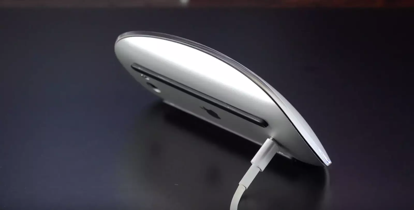 Ividiyo: I-Apple's Lightning-equipped Magic Mouse 2 ayifakwa kwibhokisi kwaye iphononongwe 14854_1