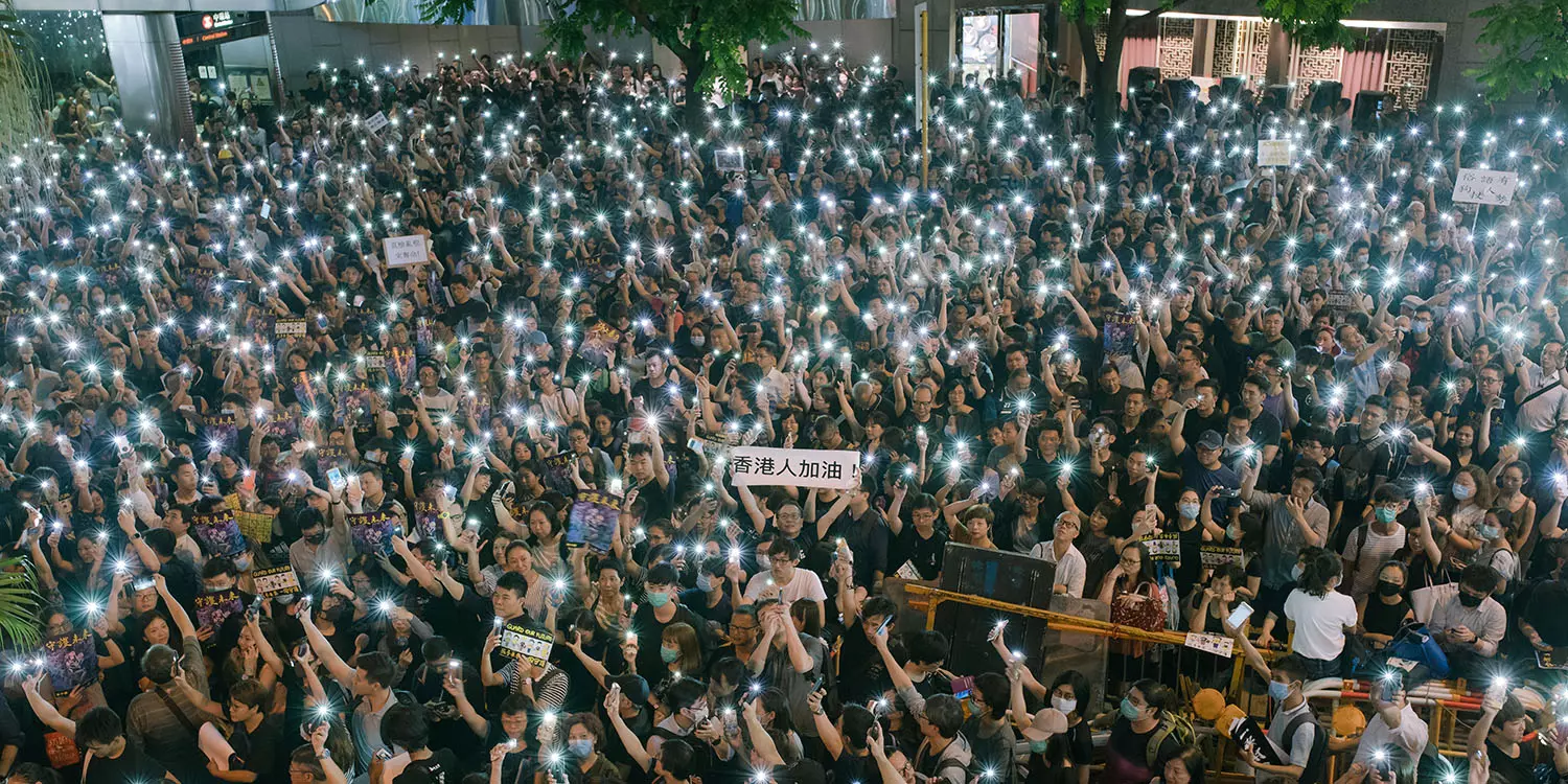 Binabalaan ng Chinese state media ang Apple sa protest app