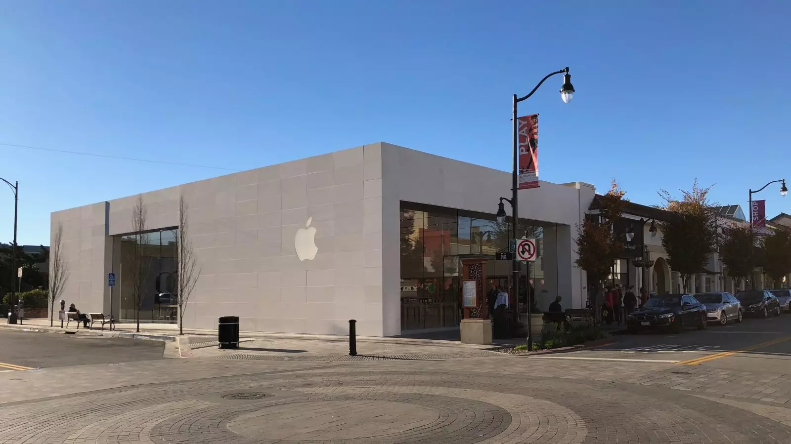 ຮ້ານຂາຍຍ່ອຍຂອງ Apple ໃນ Burlingame, CA ເປີດຄືນໃຫມ່ຫຼັງຈາກການສ້ອມແປງທີ່ສໍາຄັນ [Gallery] 16273_1