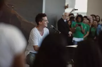 apple-unionsquare-charlie-puth