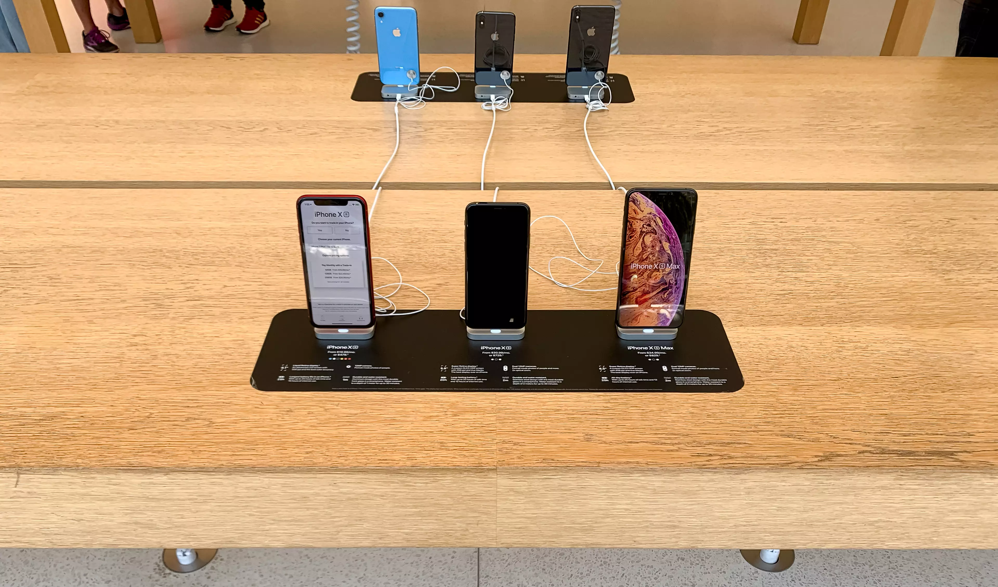 Apple Store iPhone ფასების ნიშნები