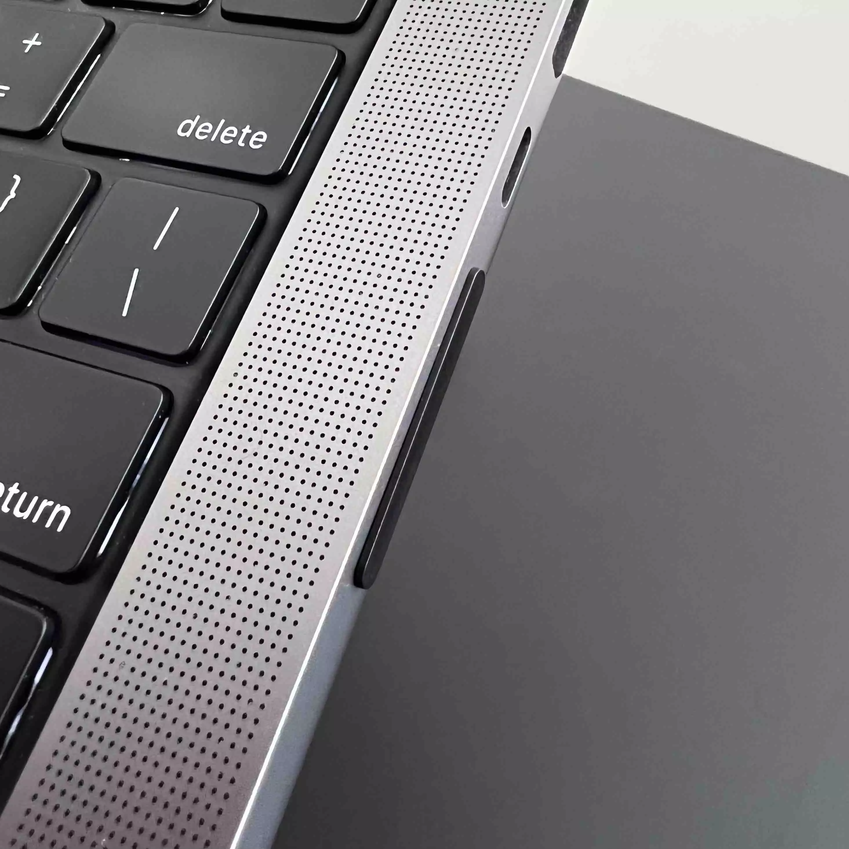 MacBook Pro flush SD كارتىسى 2 نى ئورناتتى