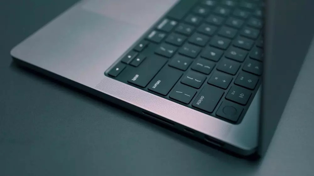 Neprofesionalni pogled na početni 14-inčni MacBook Pro 180_2