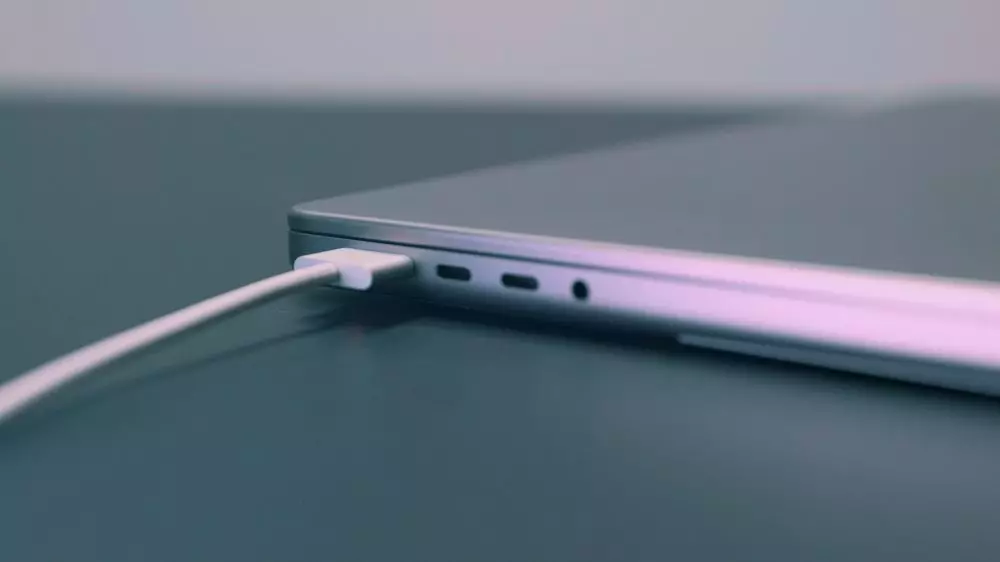 2021-m1-pro-macbook-magsafe-9to5mac