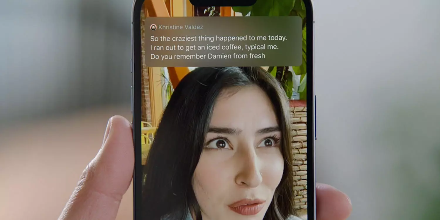 Foto weist Live Captions am Gebrauch an engem FaceTime Uruff | iOS 16 Accessibilitéitsfeatures profitéieren méiglecherweis jiddereen