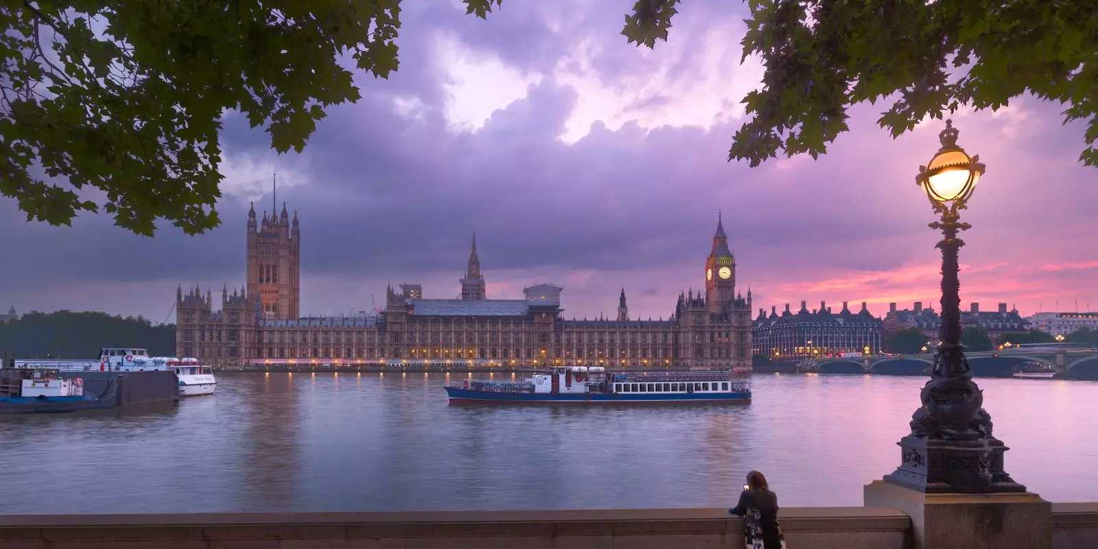 Zdjęcie Houses of Parliament o wschodzie słońca nad Tamizą | Brytyjskiemu organowi antymonopolowemu, który uważa, że Apple ma zbyt duże uprawnienia, należy odmówić jego własnych uprawnień