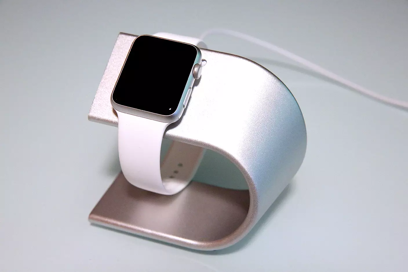 Шолу: Apple Watch үшін Nomad Stand – сіздің смарт сағатыңыз лайық футуристік қисық док 21639_1