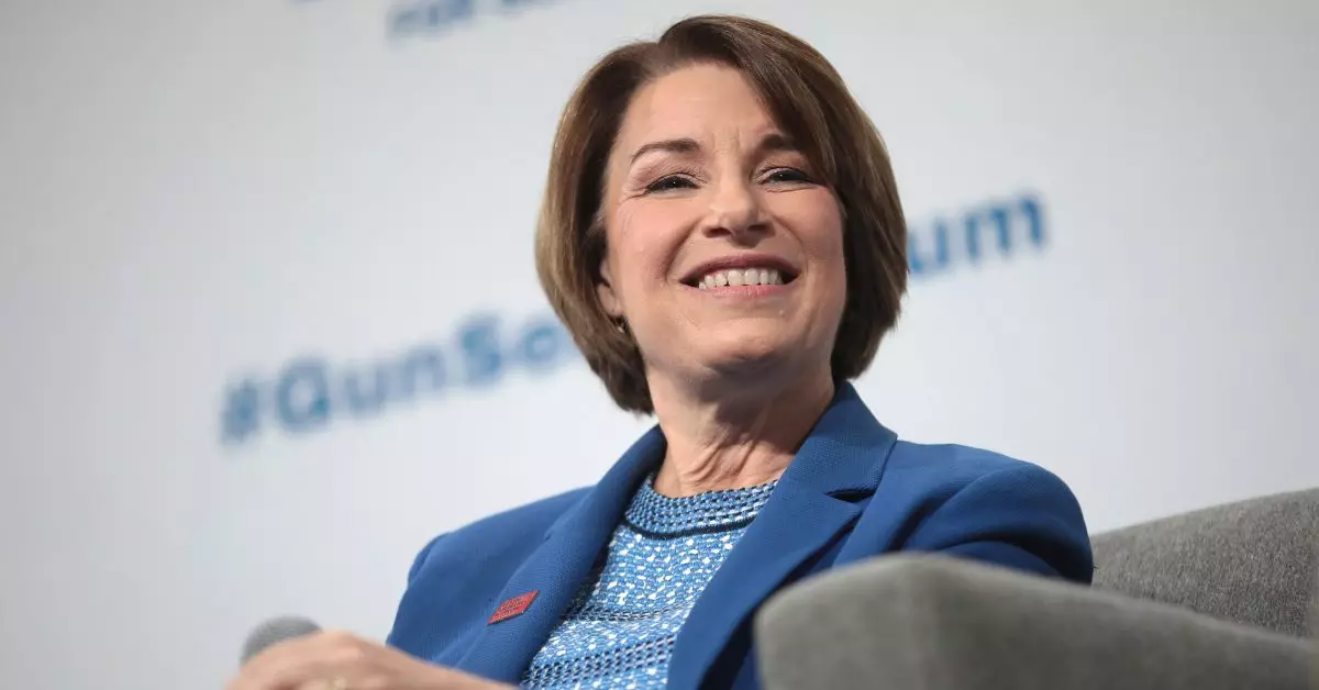 參議員 Amy Klobuchar 駁斥了蘋果對反壟斷法的擔憂