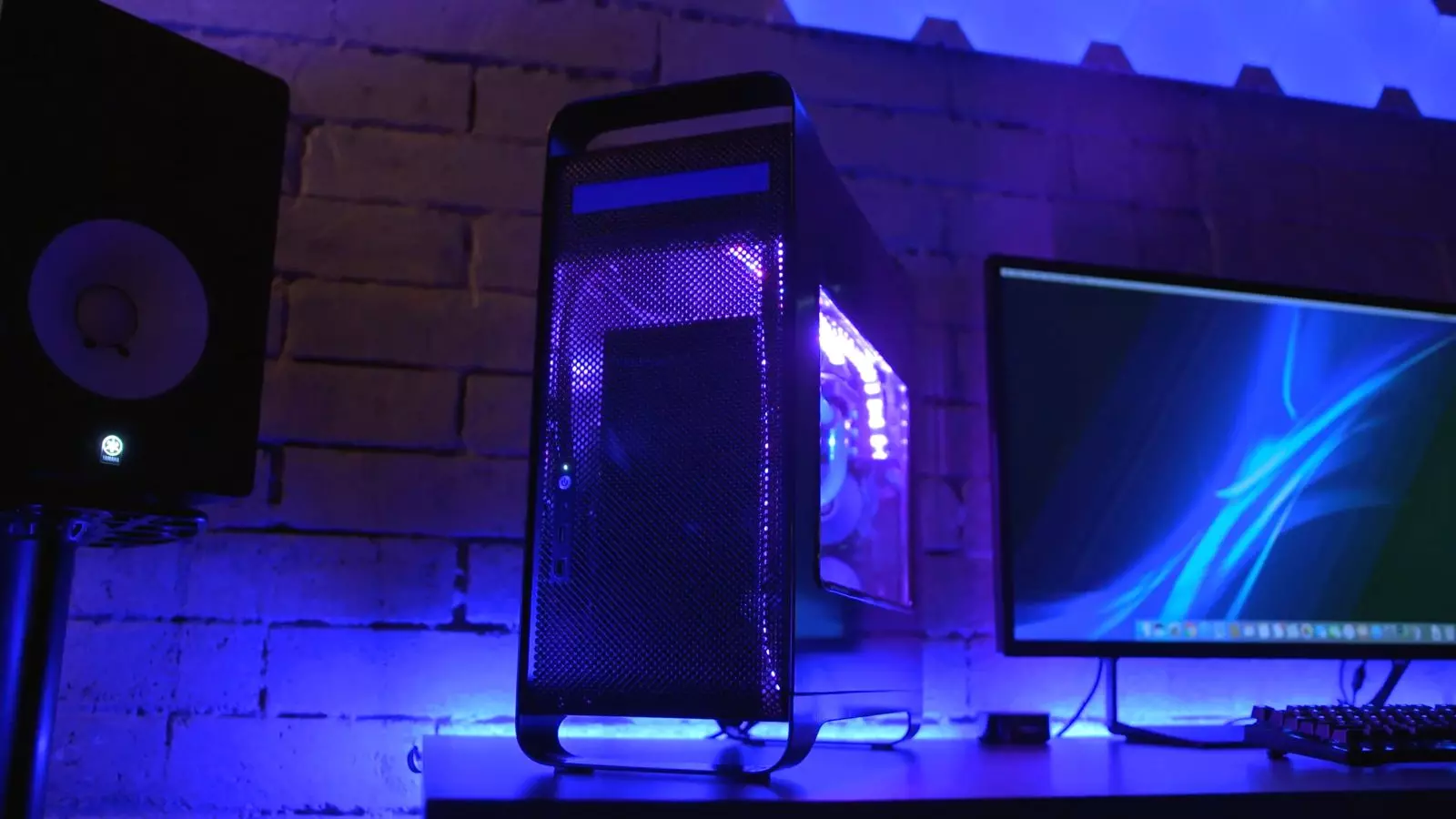 NBD, solo un Hackintosh raffreddato a liquido alimentato da Ryzen all'interno di una grattugia per formaggio Power Mac G5 [Video] 22807_1