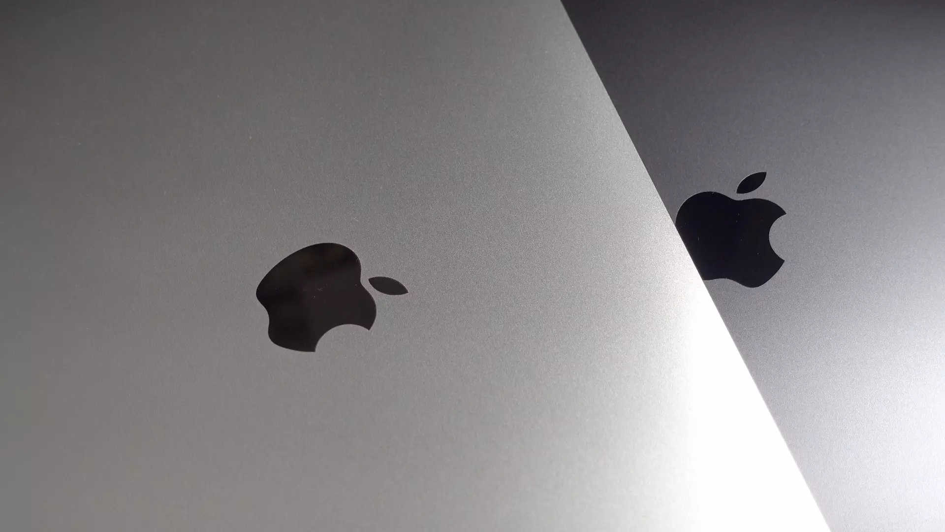 logo-macbook-pro-inset-apple