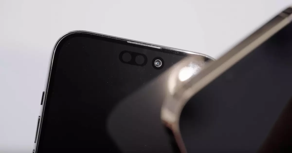 iPhone 14 Pro Max tau saib ua ntej hauv tes-hauv video