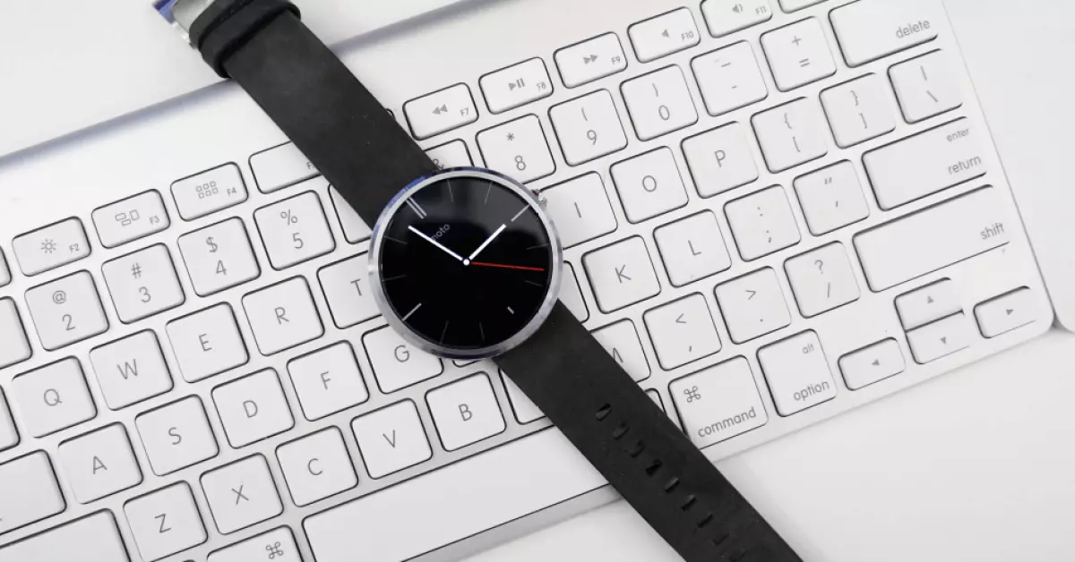 Motorola memangkas harga Moto 360 setelah peluncuran Apple Watch