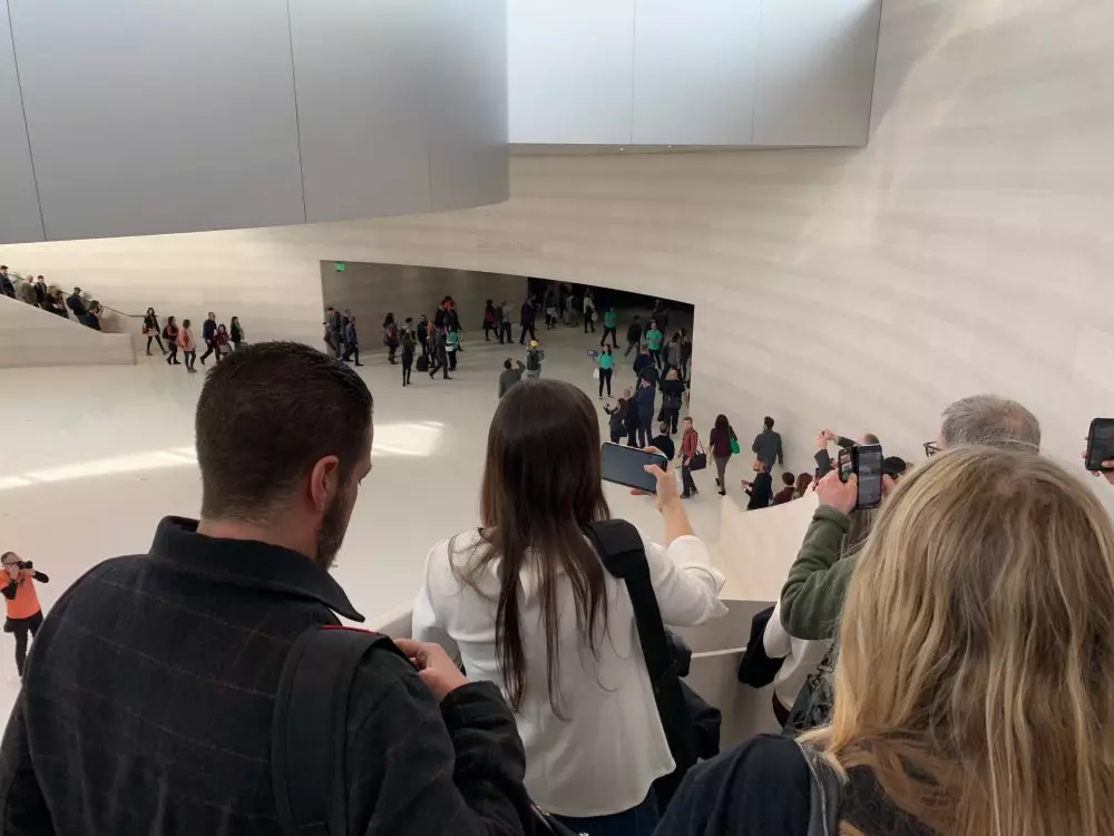 Apple Event News Hub — Apple Park 史蒂夫喬布斯劇院的現場報導 2404_24