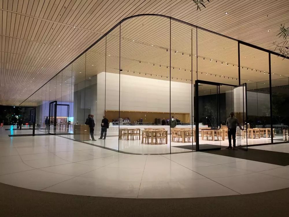 Apple Event News Hub — Apple Park 史蒂夫喬布斯劇院的現場報導 2404_27