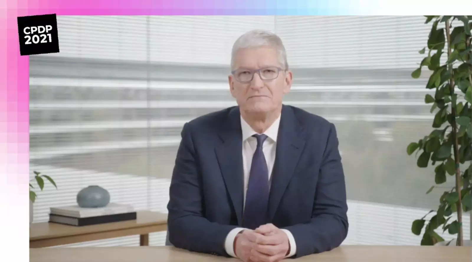 Tim Cook condena o modelo de negócios do Facebook, diz que valorizar o engajamento sobre a privacidade leva à 'polarização' e 'violência' 2550_1