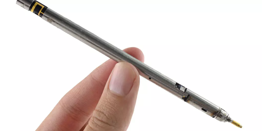 يكشف iFixit Apple Pencil teardown عن بواعث مزدوجة لقياس الزاوية والاتجاه ، ولوح المنطق مطوي إلى النصف 26019_1