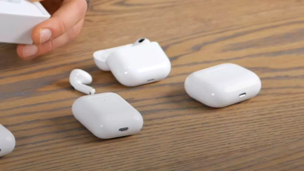 Video cho thấy mô hình sao chép Apple AirPods 3 26238_4