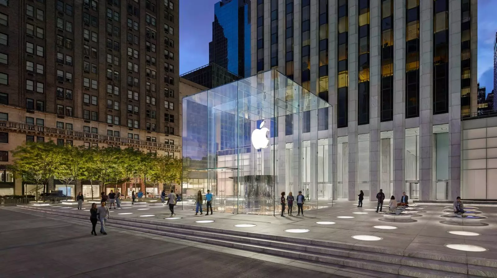 New Yorgi Apple Store