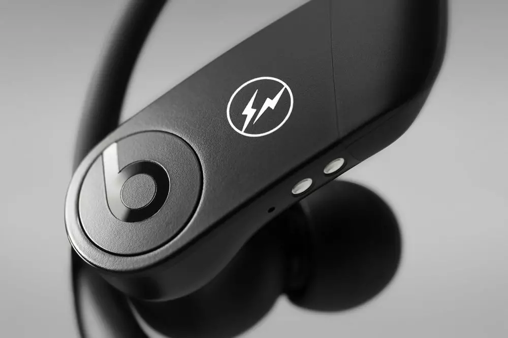 Apple s'associe à la conception de fragments pour une édition spéciale monochromatique Powerbeats Pro 2719_4