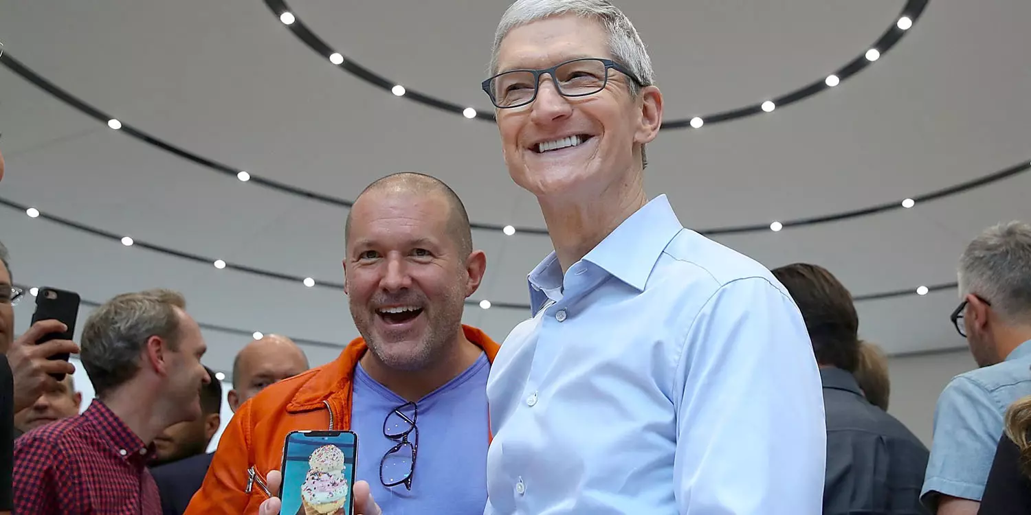 Jony Ive kaže da će iPhone X evoluirati i moći će 'raditi stvari koje sada ne može' za godinu dana 27884_1