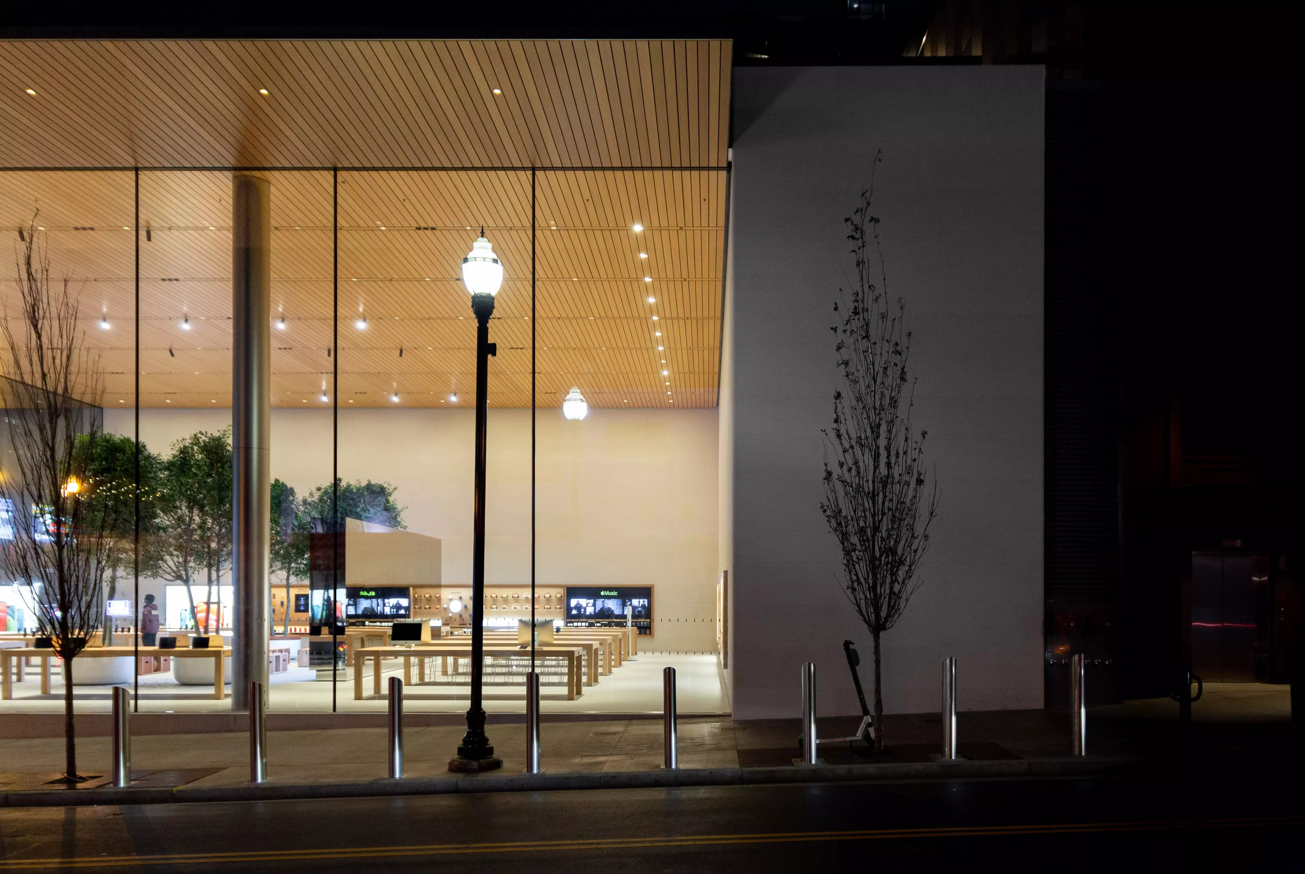 ผนังด้านข้างของ Apple Downtown Nashville