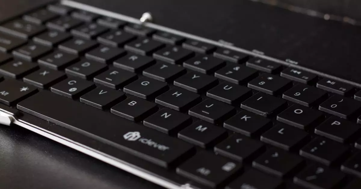 Resensie: iClever Tri-Folding Backlit Bluetooth Keyboard