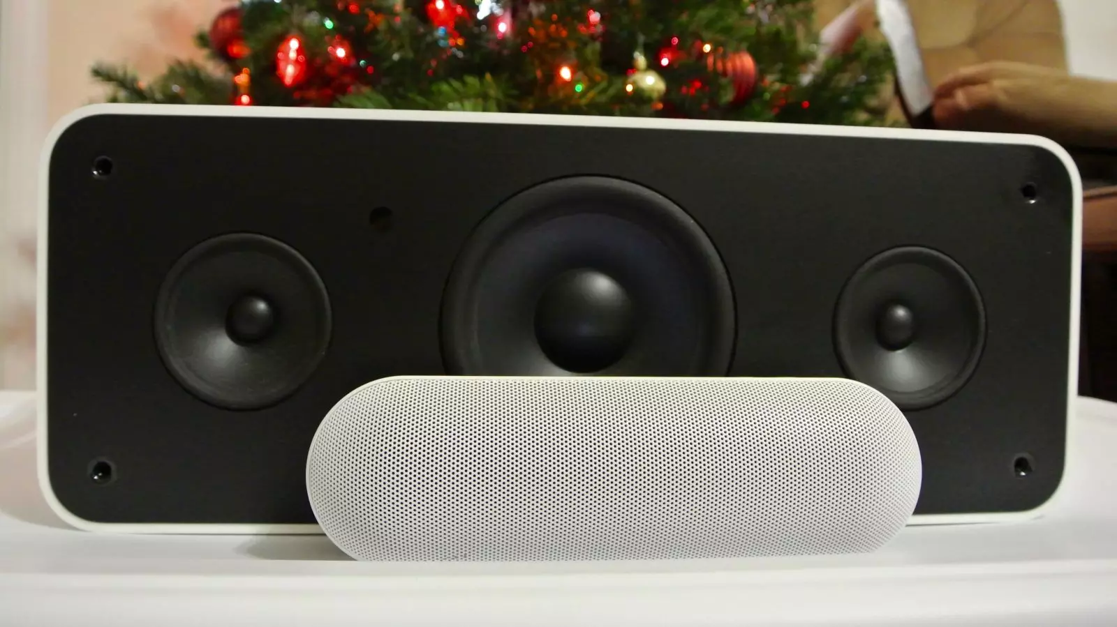 Bloomberg: Nije jasno da li će Siri Speaker imati ekran, Amazon otvoren za Apple Music na Echo-u 30237_1