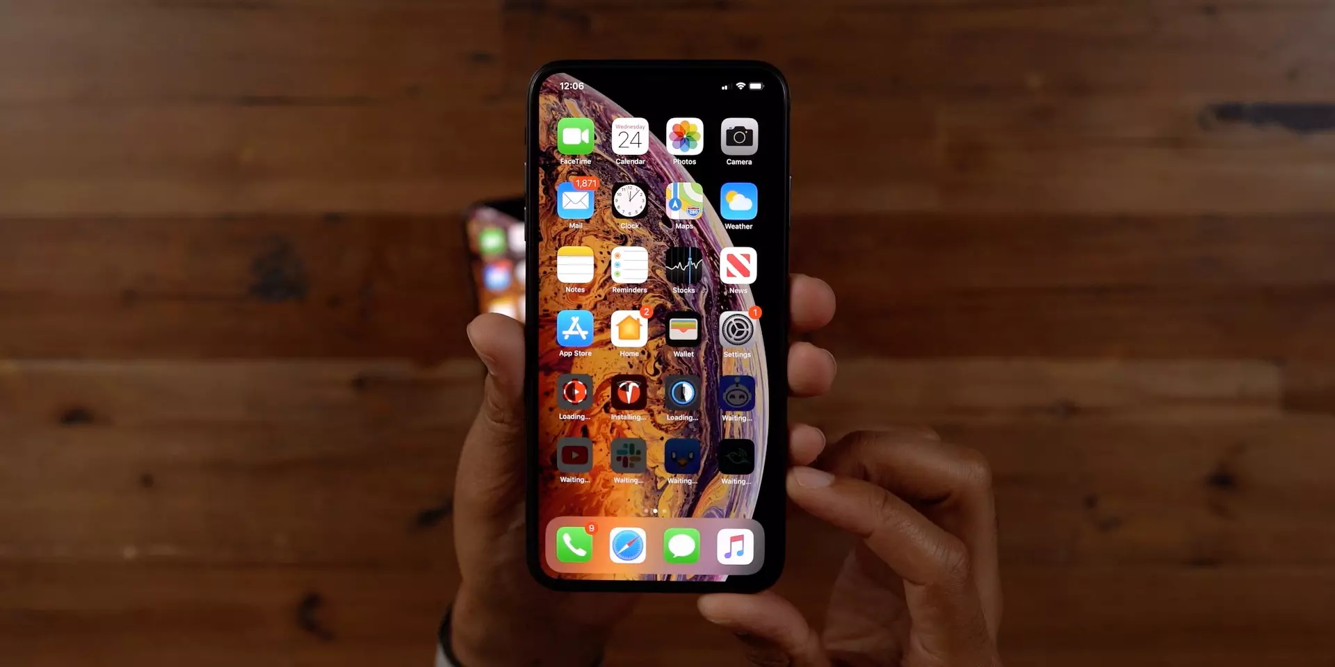 Ap yn Lawrlwytho iPhone Mudo iOS 12.4