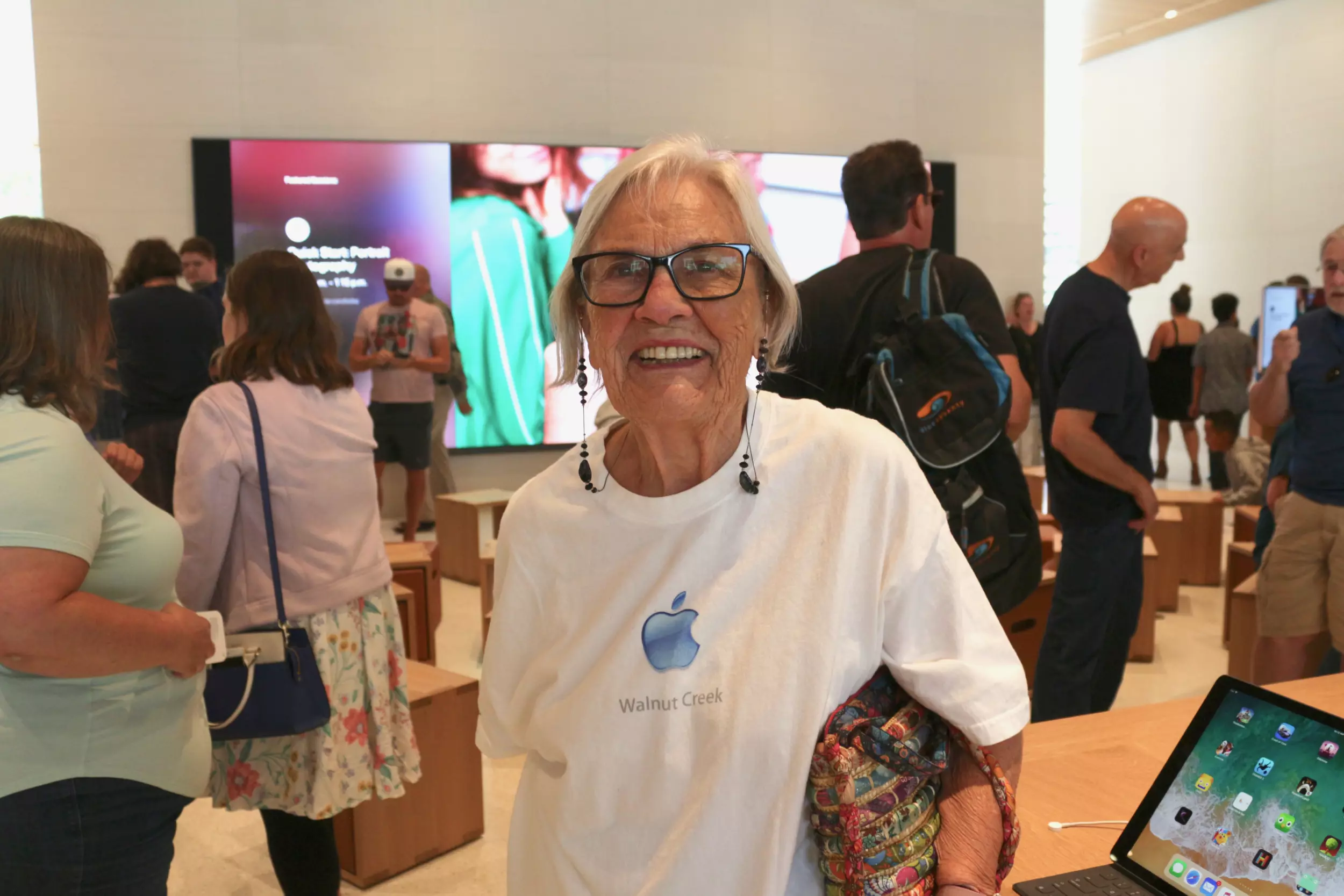 Galleri: Detaljer fra Apple Broadway Plazas store åpning i Walnut Creek, CA 3496_43