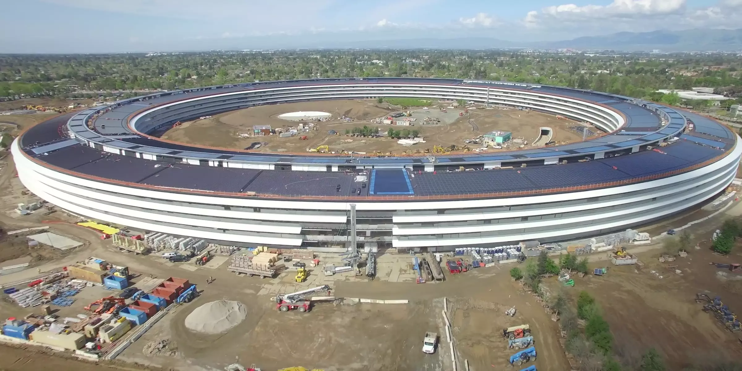 Η αερογέφυρα με drone του Apple Park δείχνει σημάδια ζωής στο διαστημόπλοιο καθώς ξεκινά η μετακίνηση 35065_1