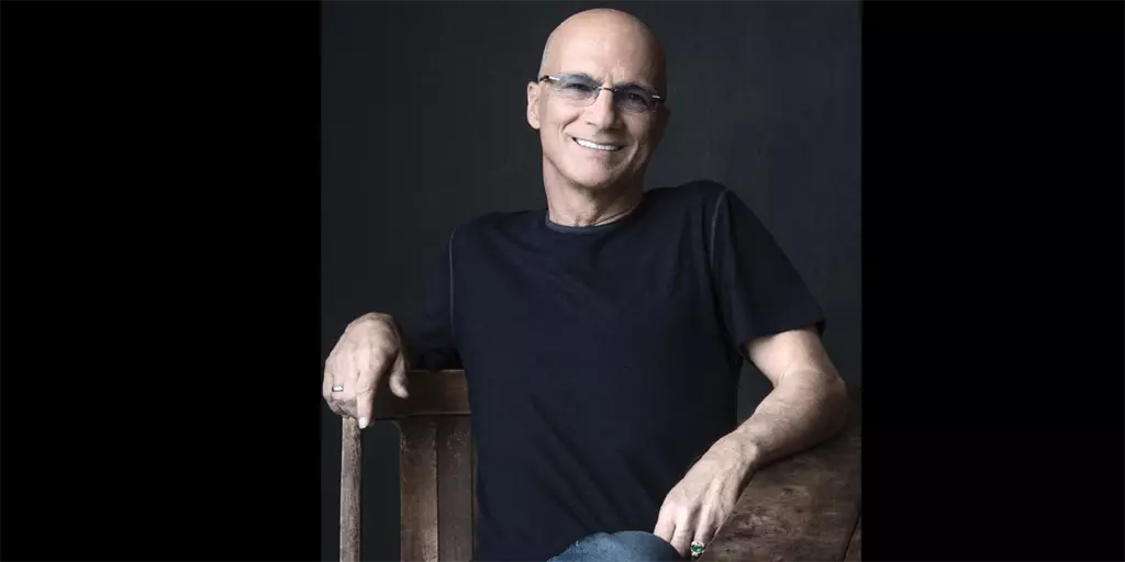 Kelebihan Apple Music adalah cukup besar untuk melakukan penyusunan dengan betul, kata Jimmy Iovine, sambil dia melihat pilihan susun atur TV 35203_1