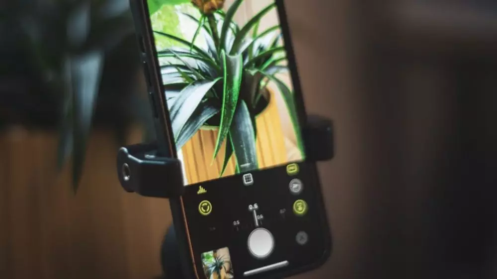 Aktualizácia Halide prináša makrofotografiu iPhone 13 Pro na iPhone 8 a novší 36129_2