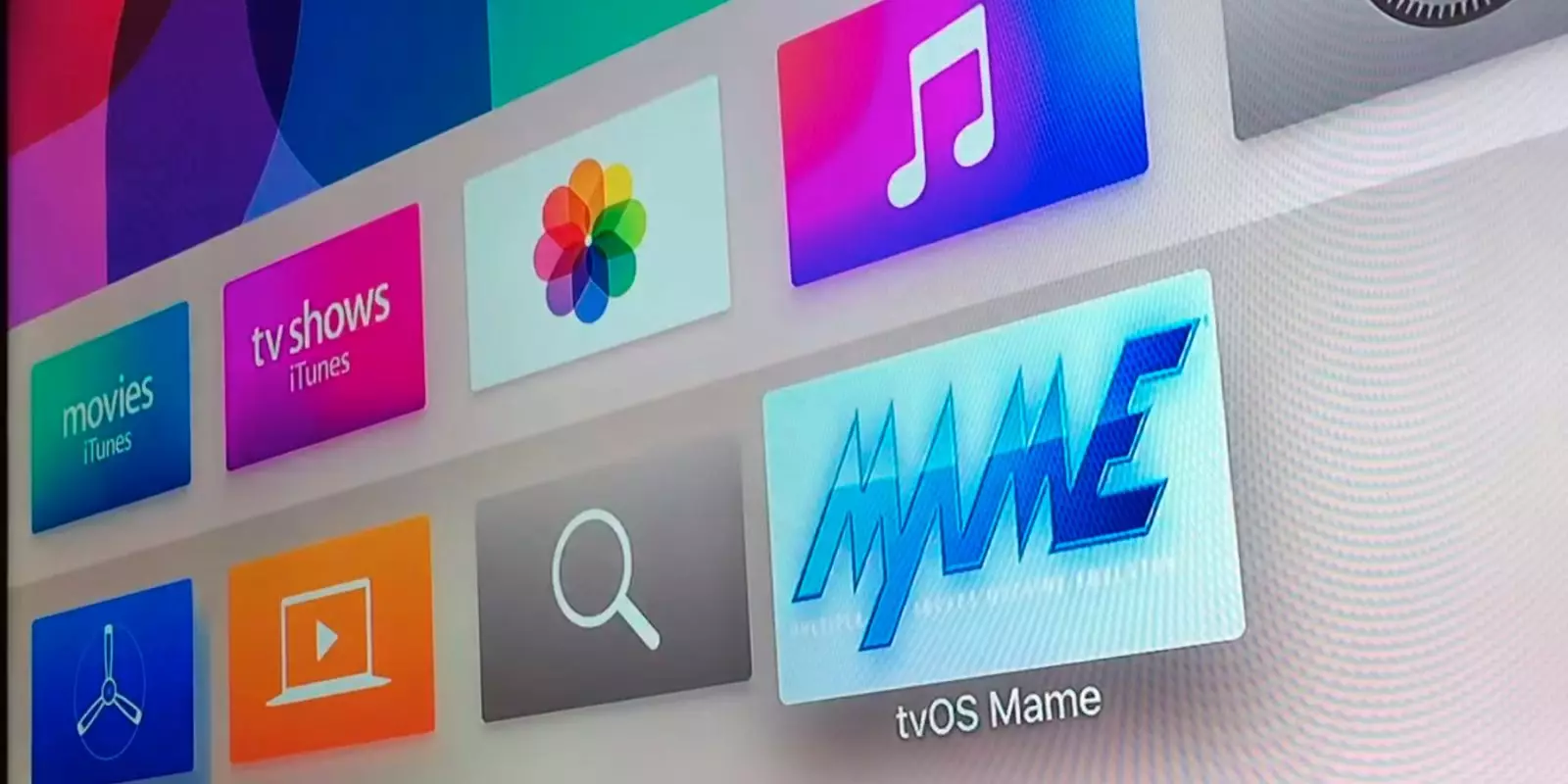 Video, MAME Emulator'ı tvOS tabanlı Apple TV'de çalışırken gösteriyor 36317_1