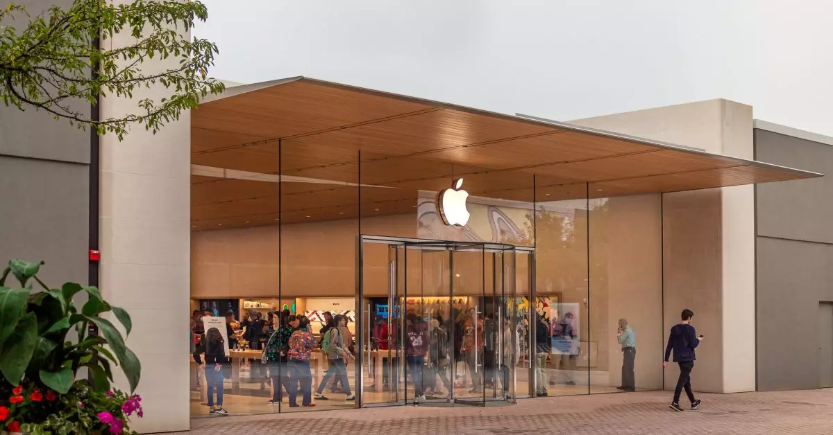 Լուսանկարները՝ New Old Orchard և Columbia Apple Stores-ը բացվել են