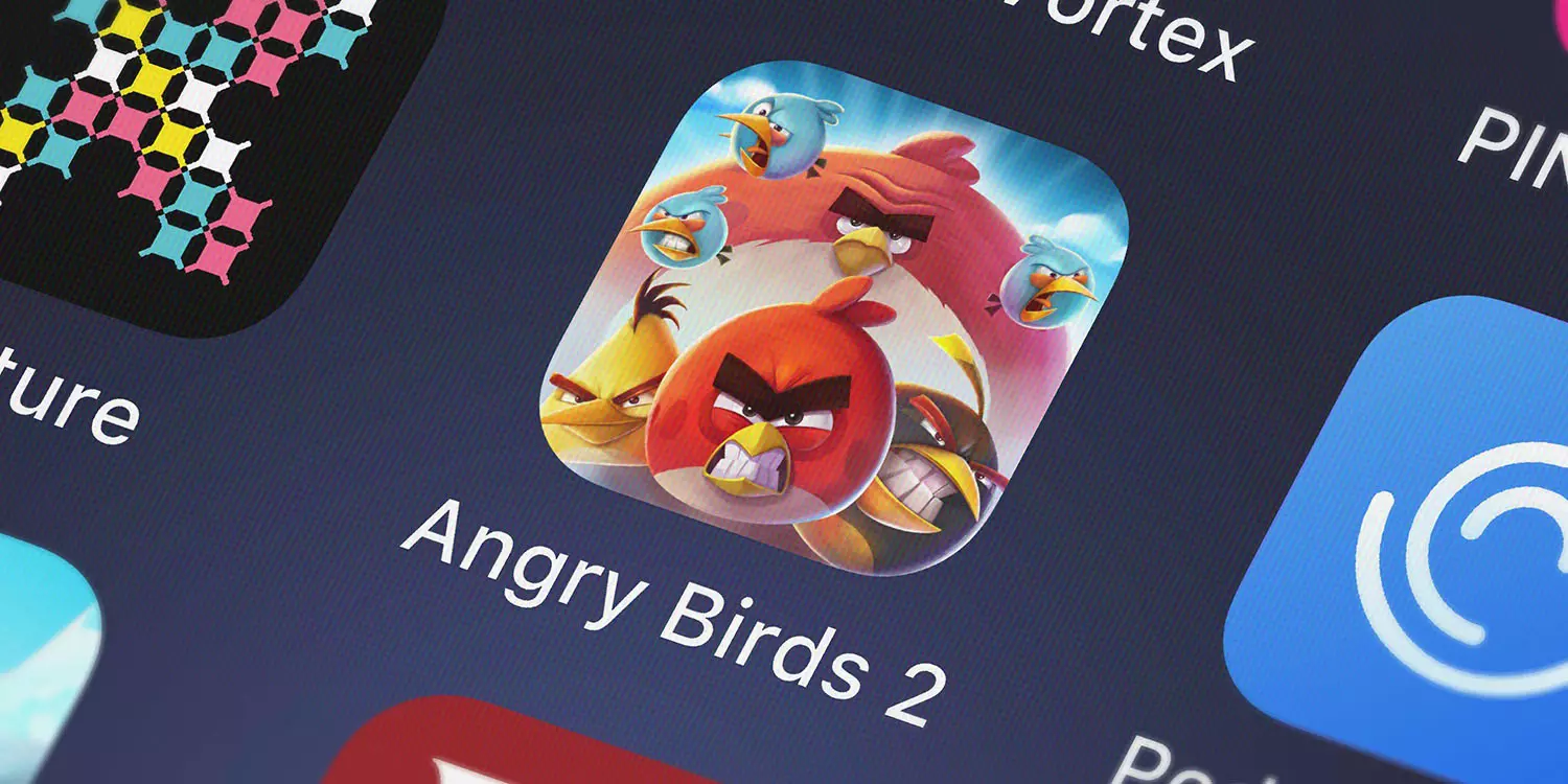 lalao malaza toa ny Angry Birds mandefa angona amin'ny sampana 40+