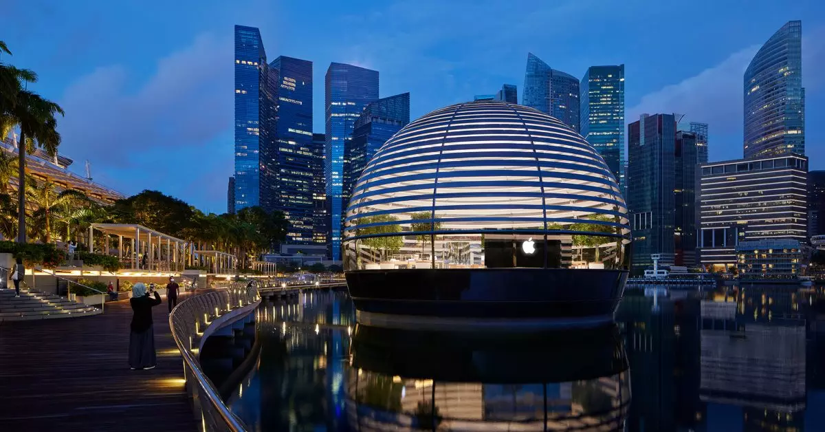 Lentera di teluk: Apple Marina Bay Sands menerangi Singapura